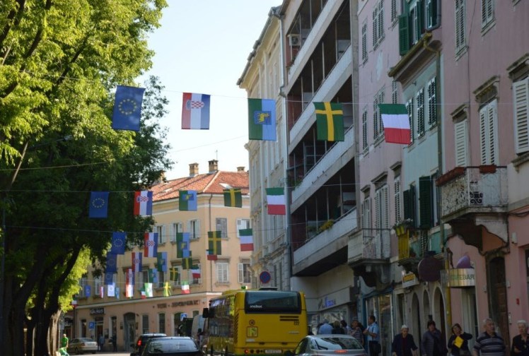 KOME SMETAJU SIMBOLI REPUBLIKE HRVATSKE -ZASTAVA, GRB, HIMNA ...